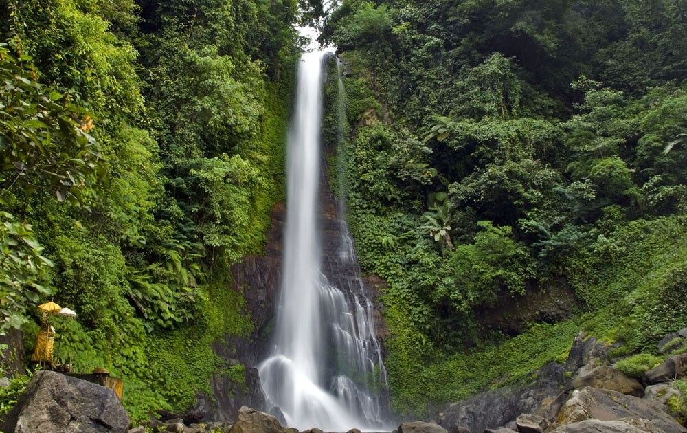 Visitbali - Playing With Water In The Enchanting Gitgit Waterfall
