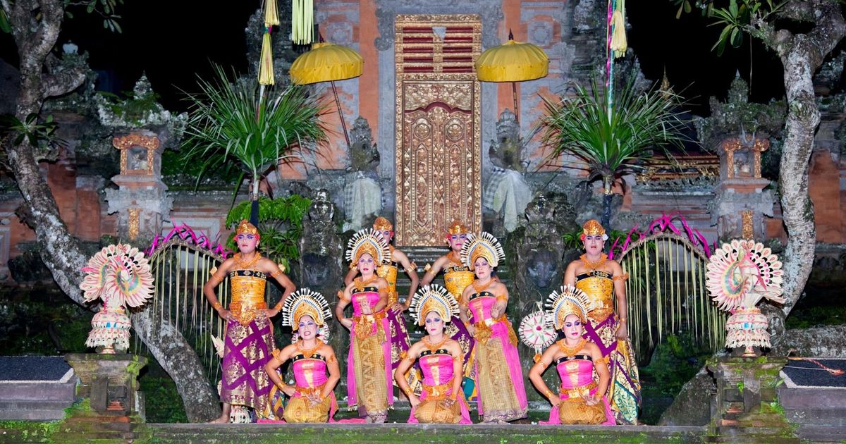 Visitbali - Listening To A Happy Traditional Balinese Song “Mejangeran”