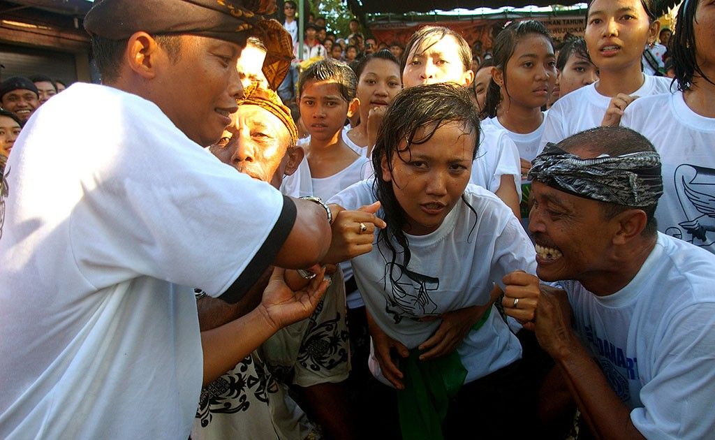 Visitbali - Enjoying The Festive Omed-omedan Tradition In Bali