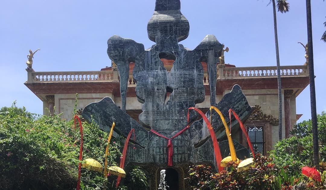 Visitbali - Ubud Blanco Museum For Art Lovers