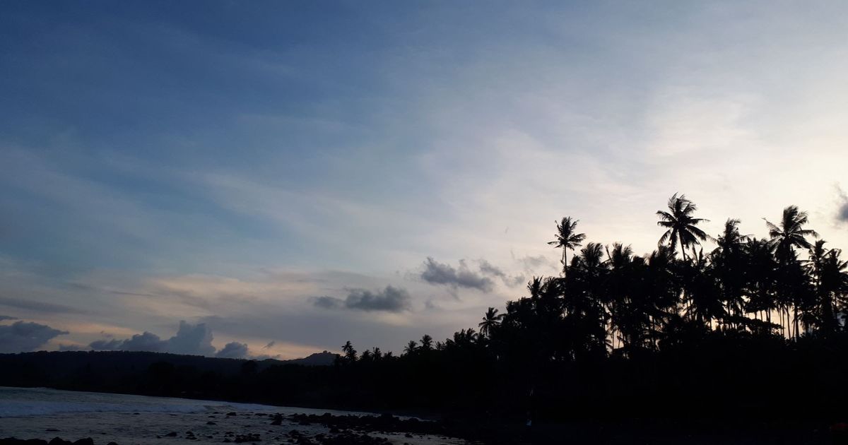 Visitbali - Looking At The Beautiful Jasri Beach